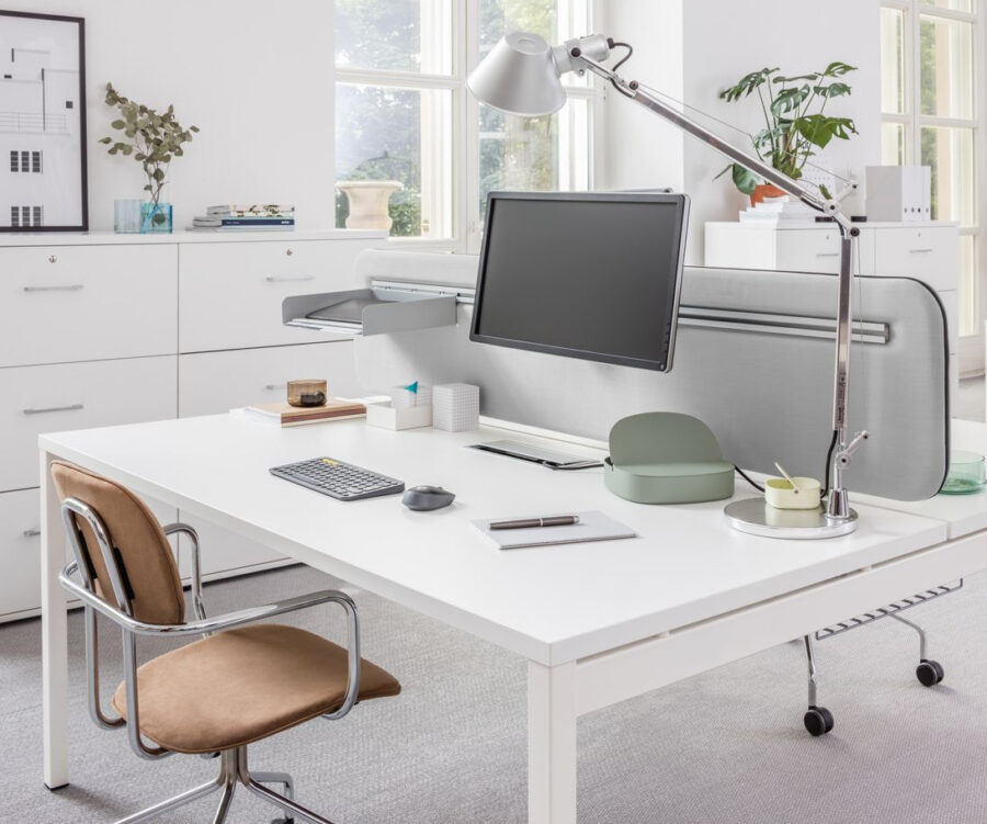 OGI Y Bench Desking - Two Workstations With Metal Straight Legs - B2B ...